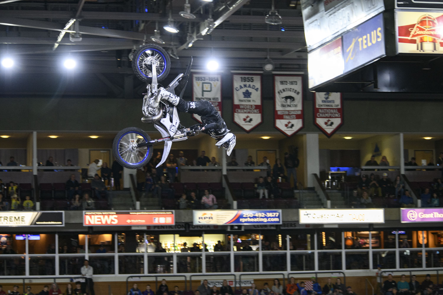 FMX Riders Delight Okanagan Families - Moto Baecker